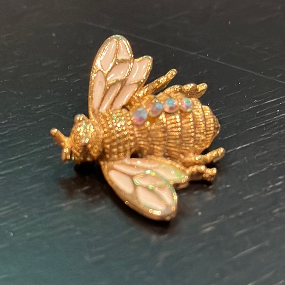 Avon | Jewelry | Gold Tone Bee Brooch | Poshmark